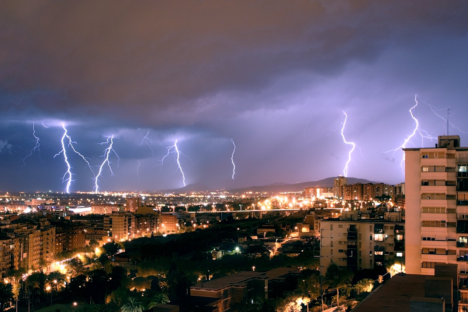 Atmospheric Optics – Lightnings – Space Colors